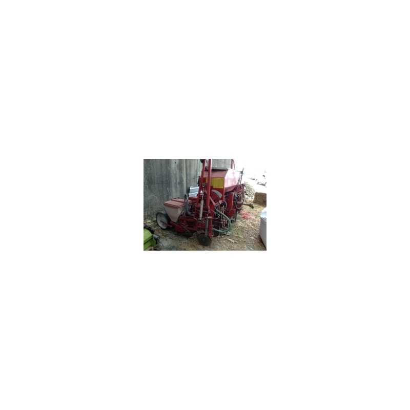 Used Becker 6 row maize drill